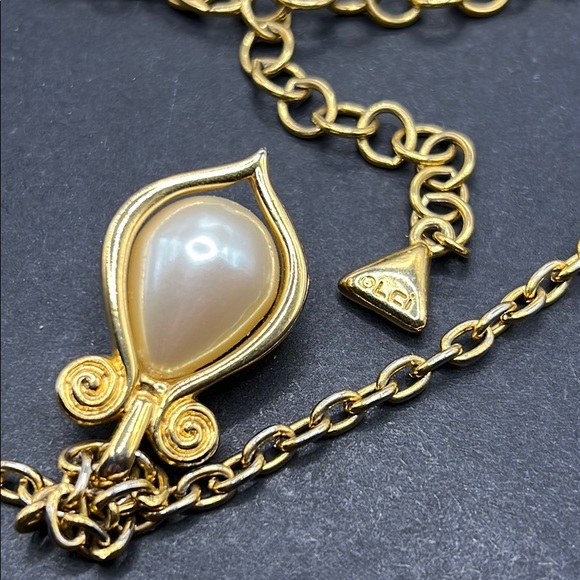 Liz Claiborne | Jewelry | Vintage Lci Liz Claiborne Pearl Necklace ...